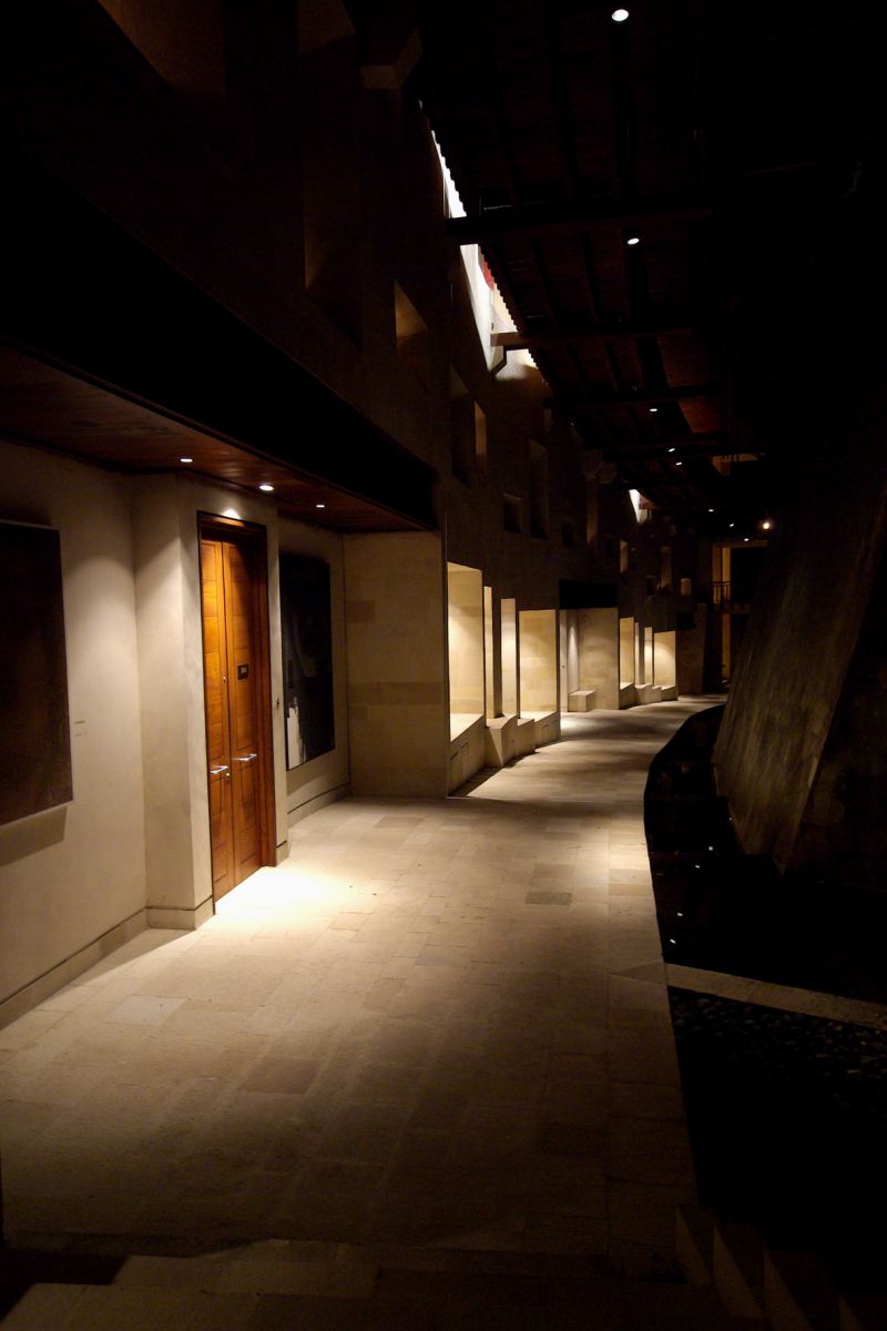 dark corridor | GANREF