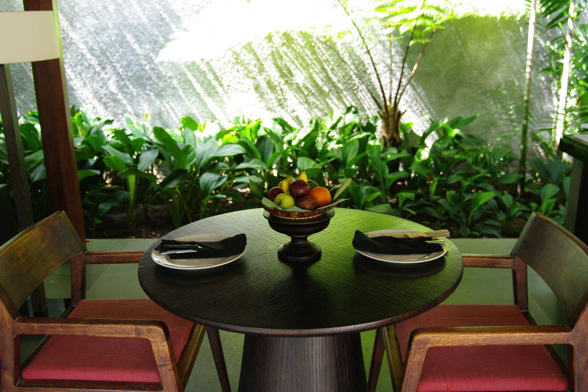 face each other | GANREF