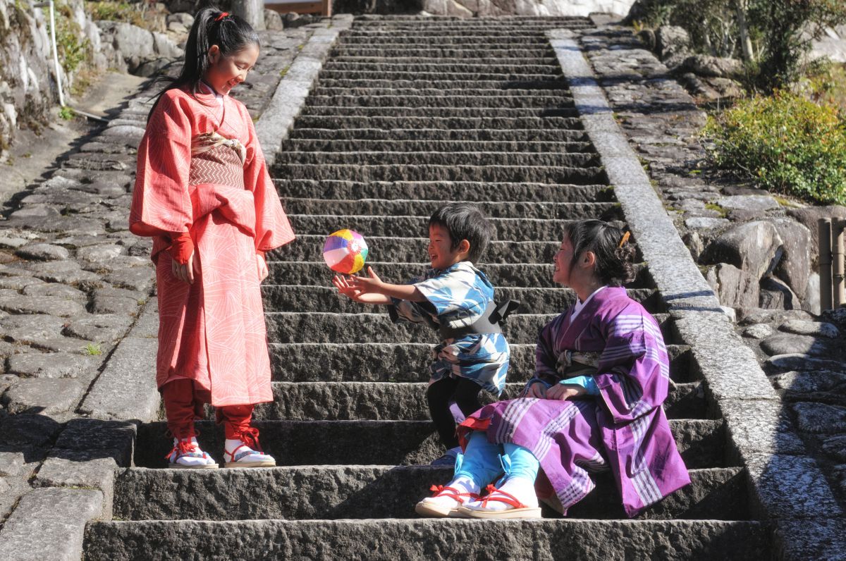 I play together | GANREF