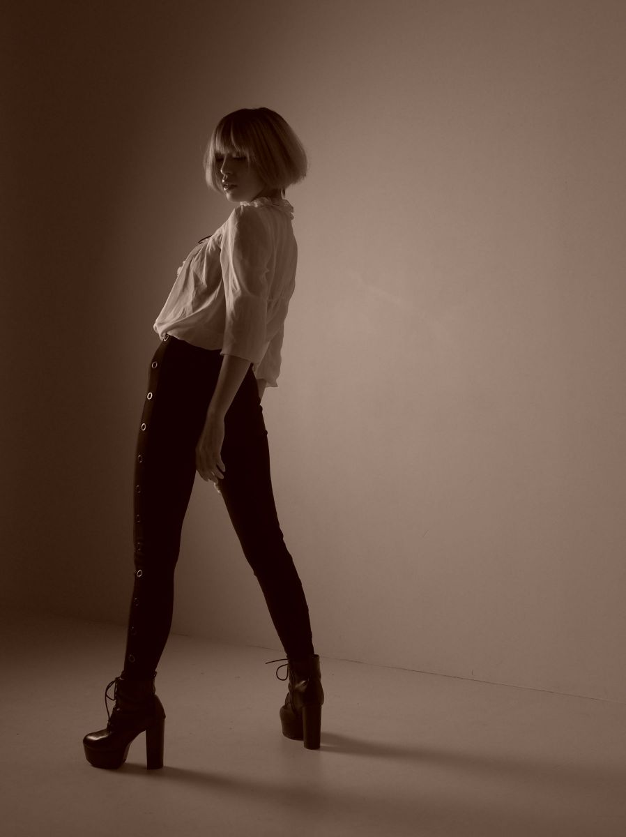 I saw her standing there | GANREF