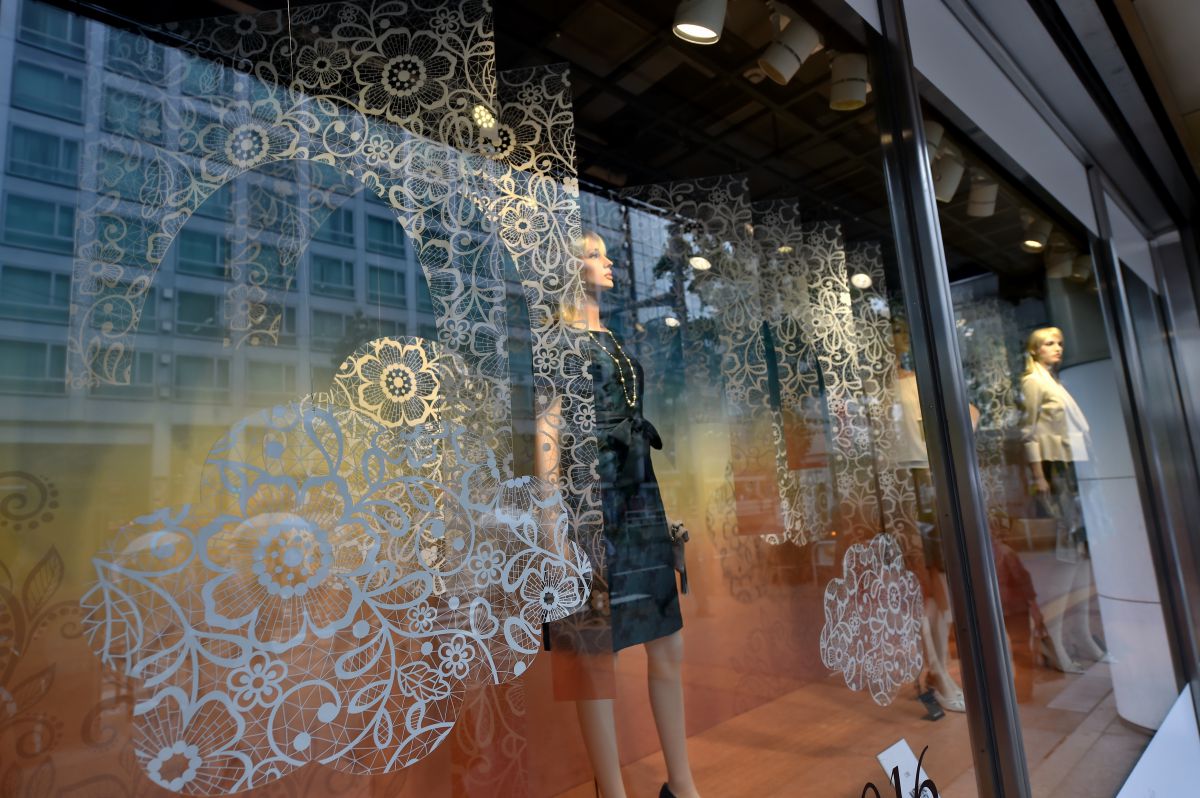 show window。。。。。。 | GANREF