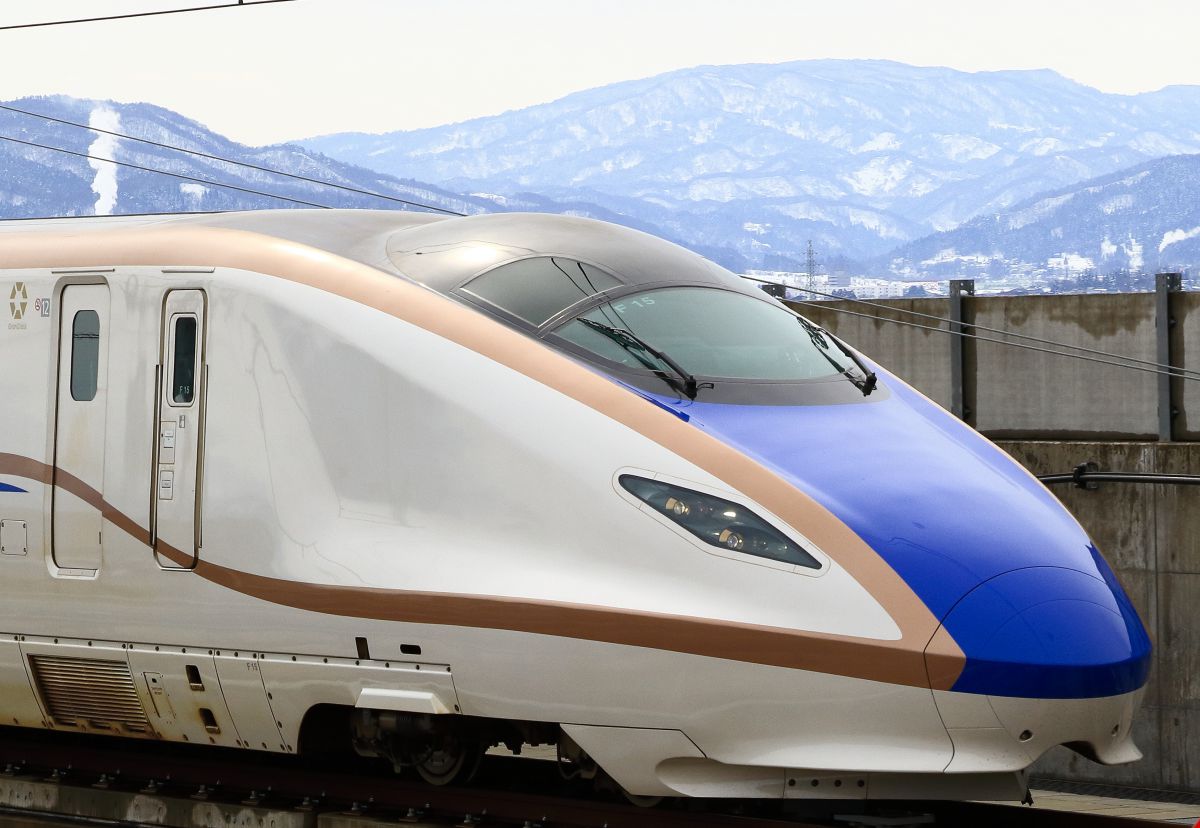 雪山とE7系 | GANREF