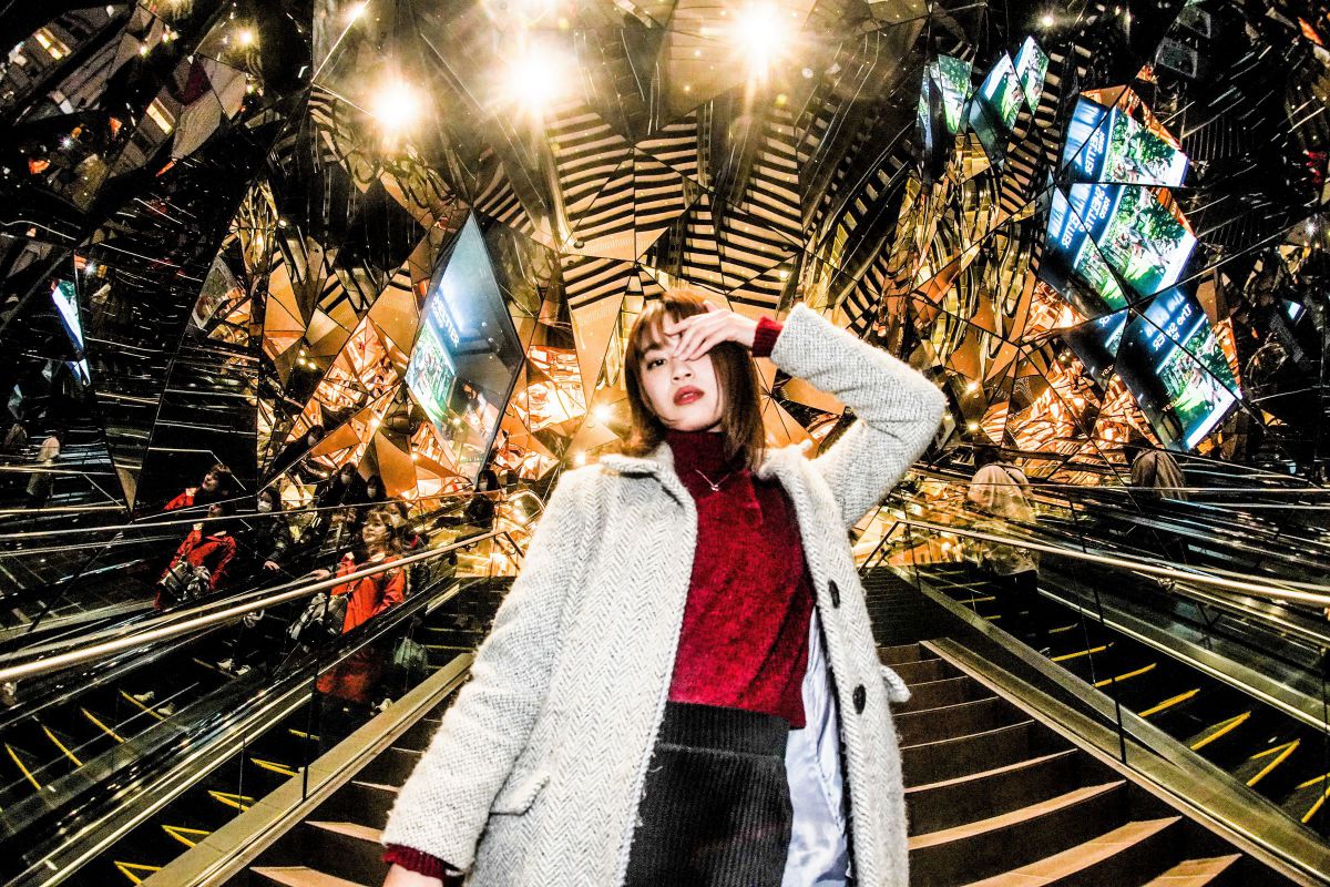 Mirror World | GANREF