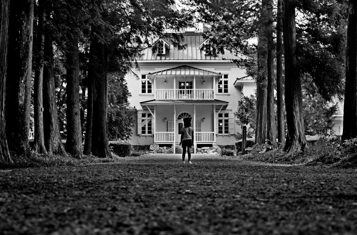 Standing alone | GANREF