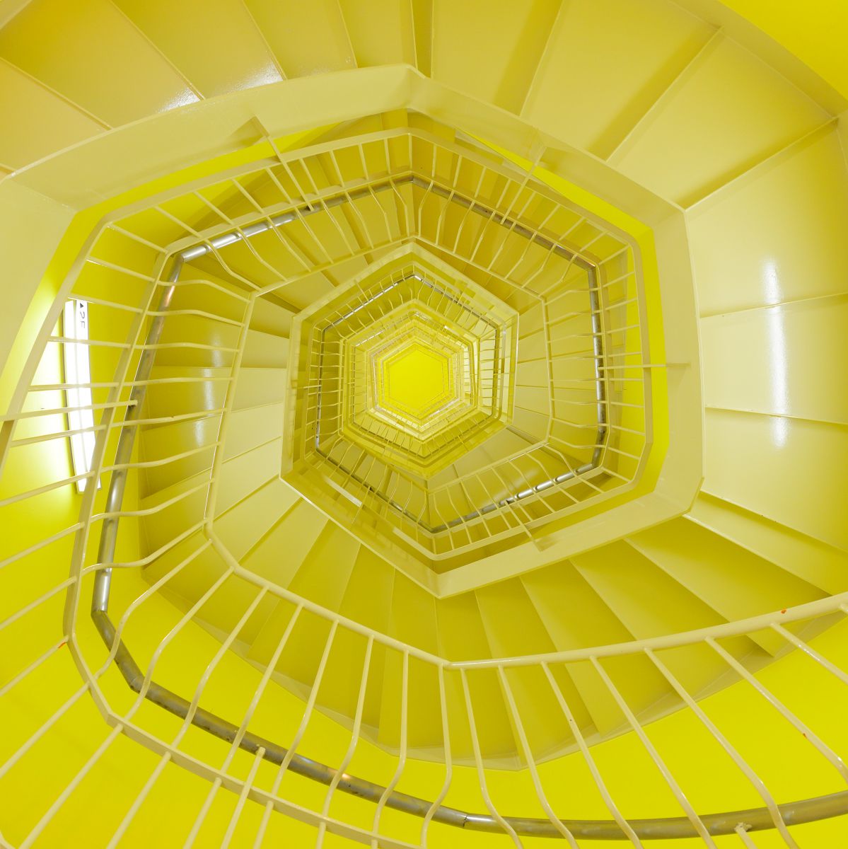 Yellow spiral staircase | GANREF