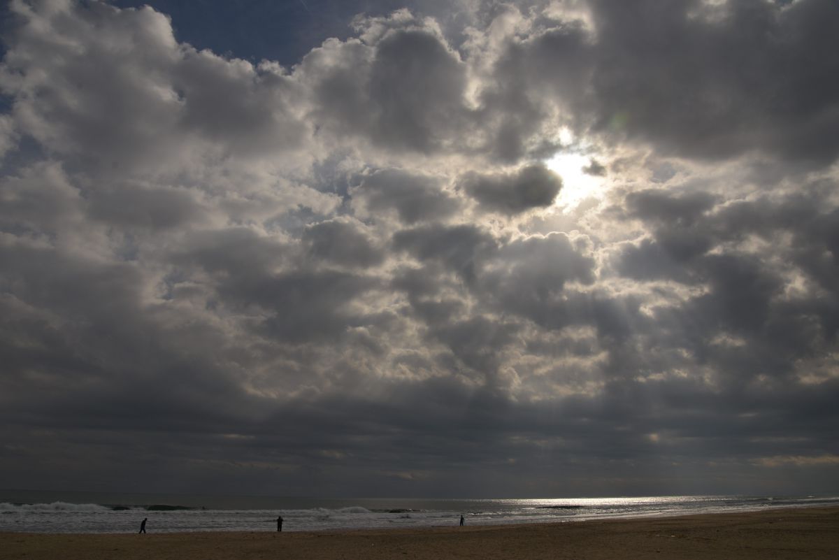 Cloudy beach | GANREF