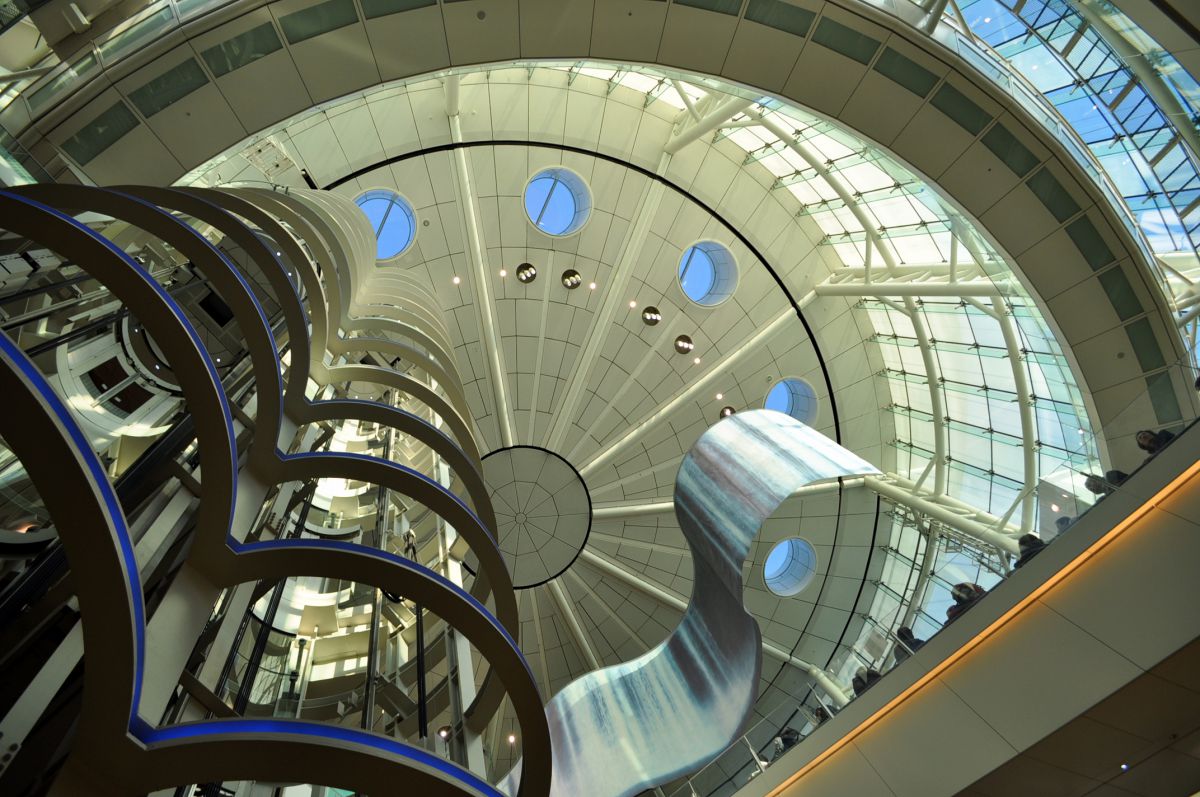 見上げると | GANREF