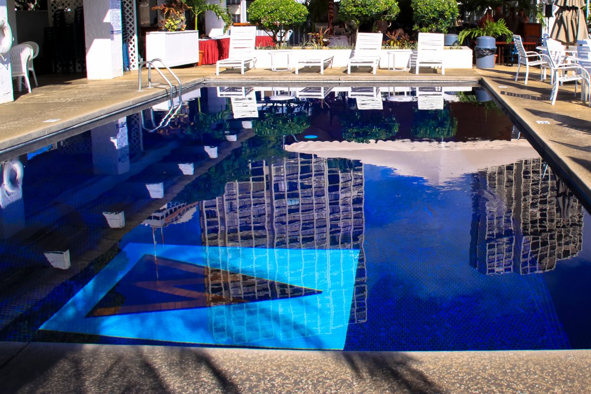 Bilding in the pool | GANREF