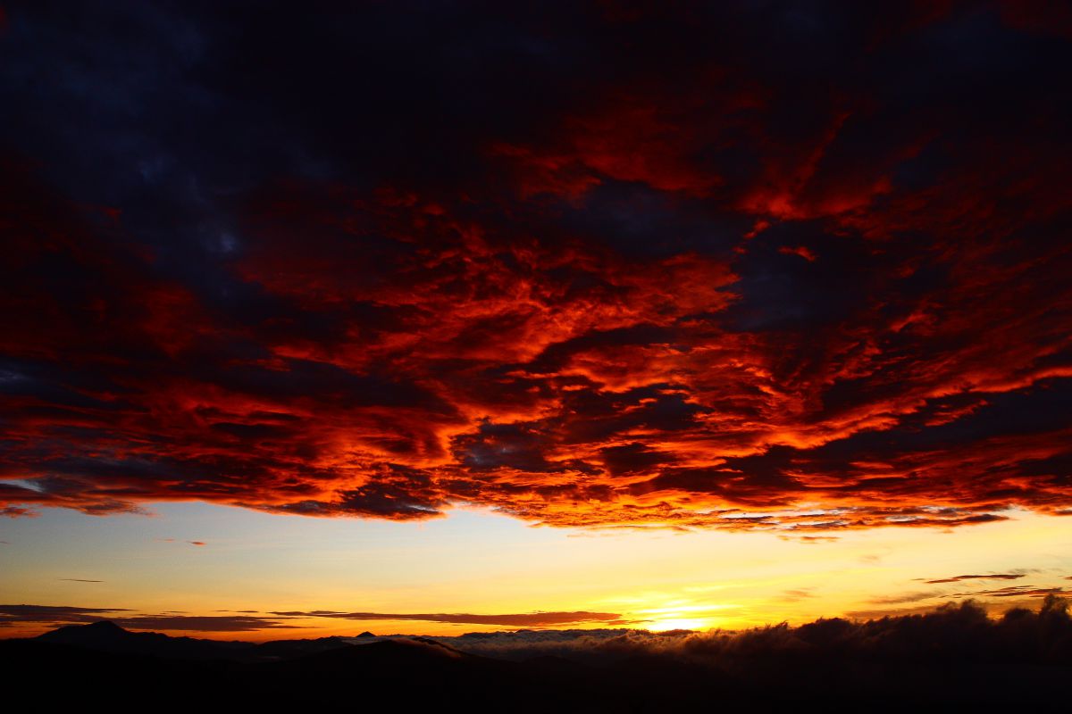 Between clouds | GANREF