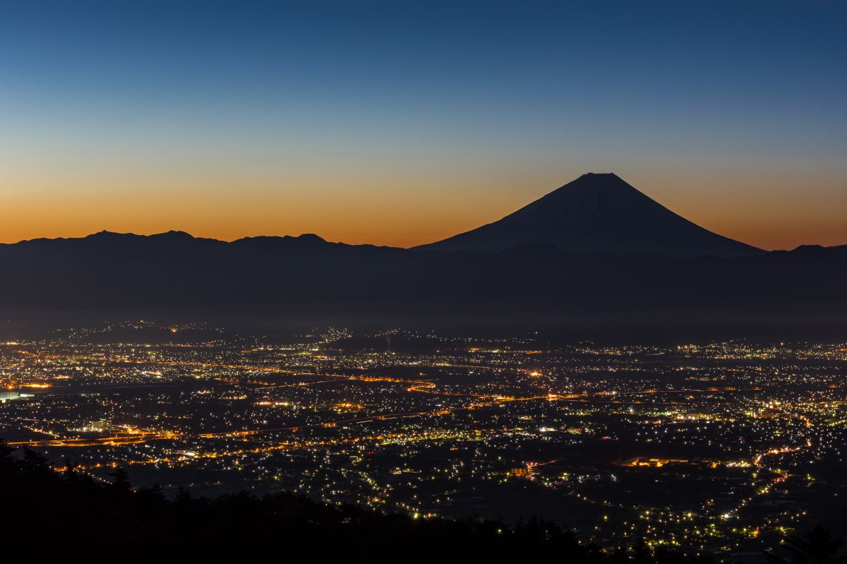 Silence of the dawn | GANREF