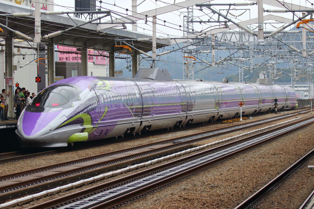 姫路駅を発車する500 TYPE EVA | GANREF