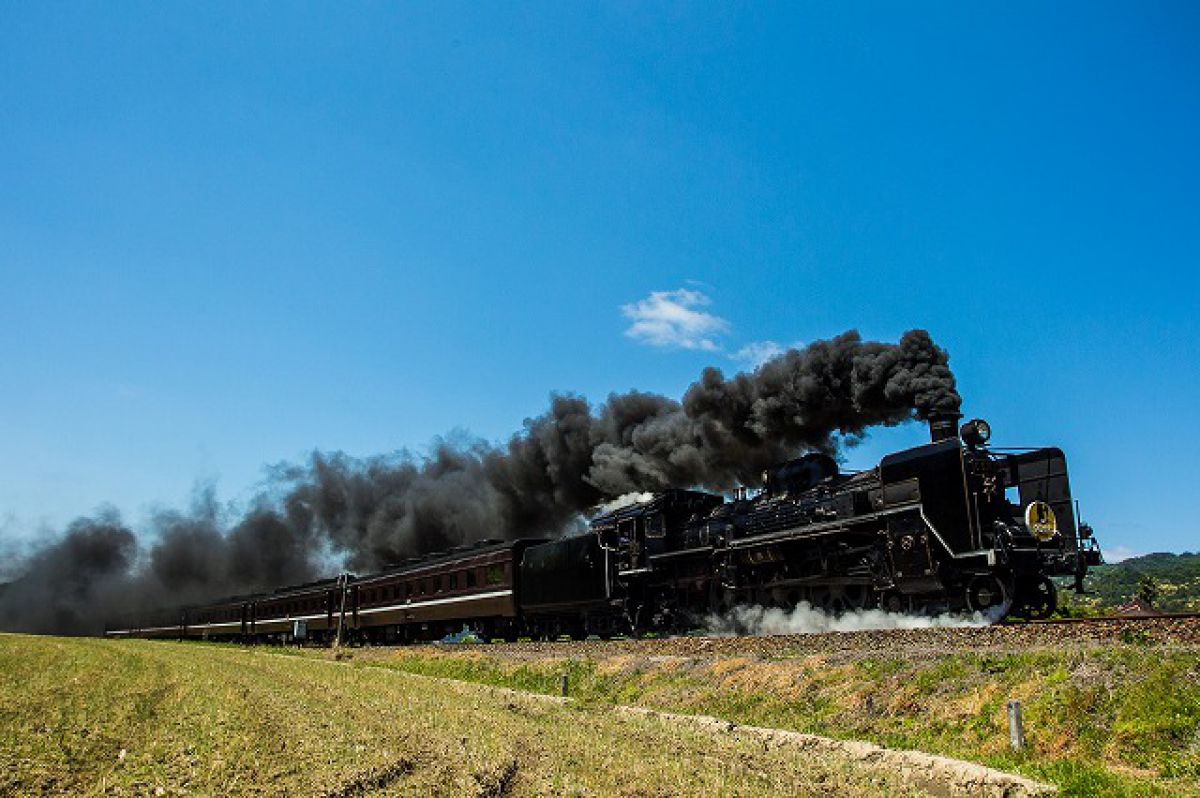 快晴の青空とC57 | GANREF