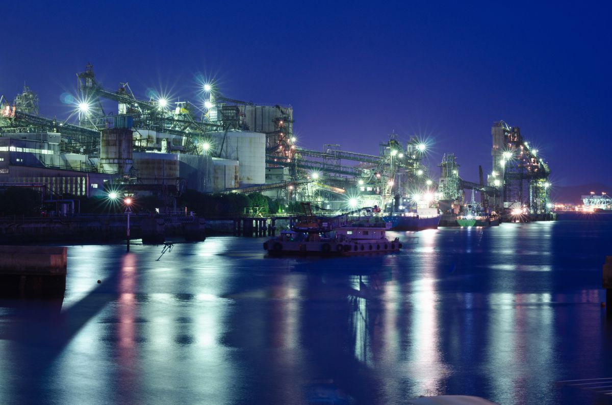 海の上の工場群 | GANREF