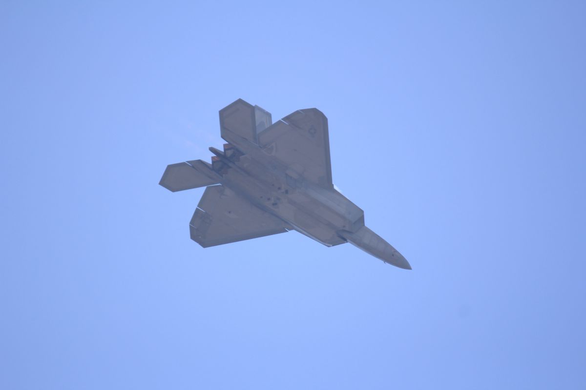 F-22 | GANREF