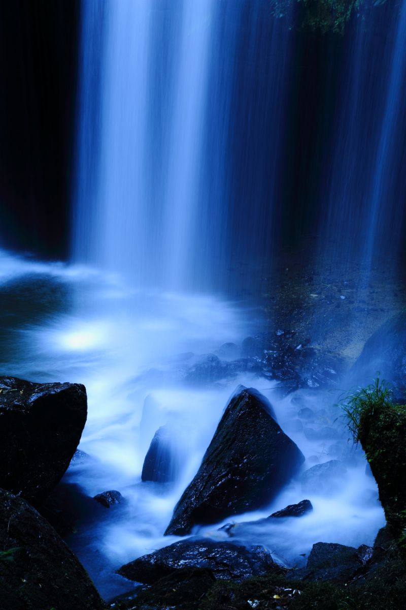 Blue shower | GANREF