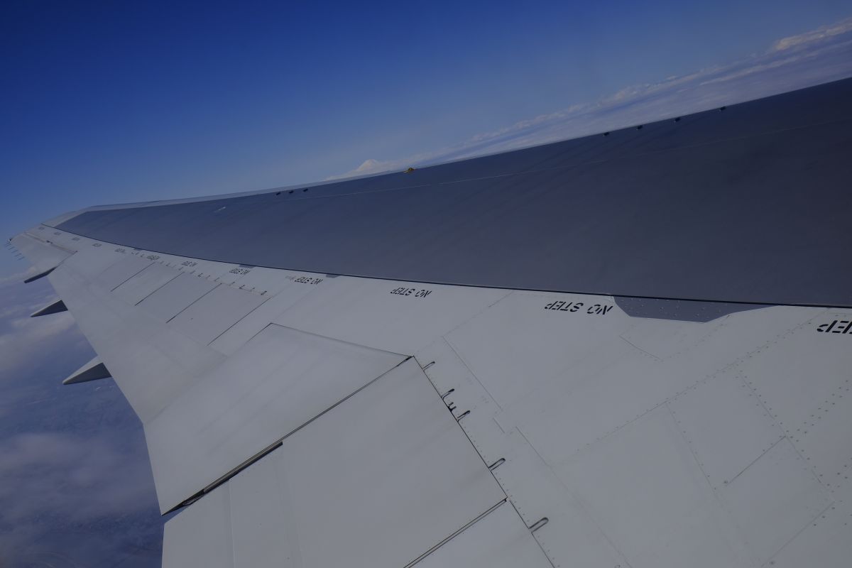 富士山 on the wing. | GANREF