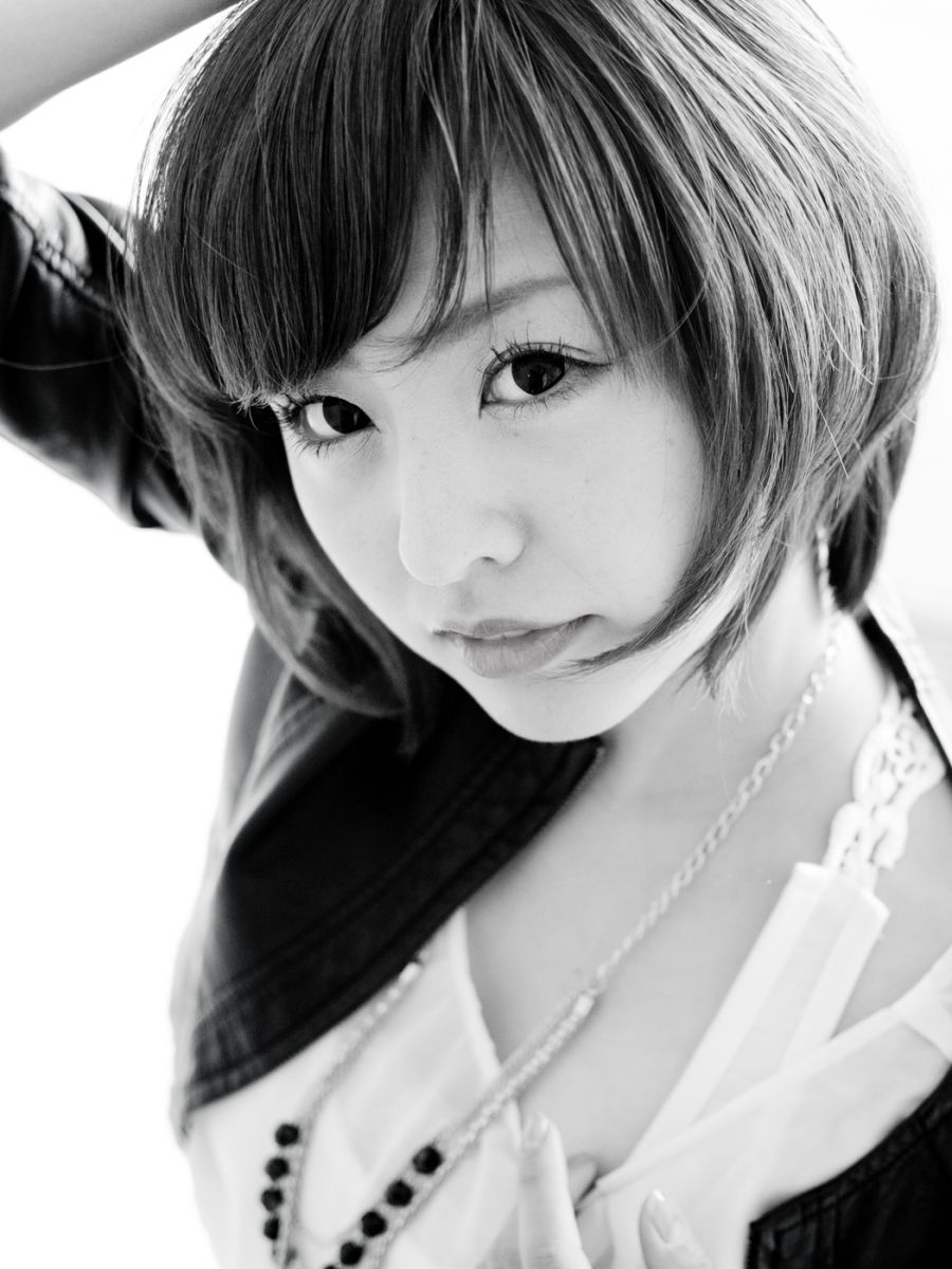 I gaze at you only | GANREF