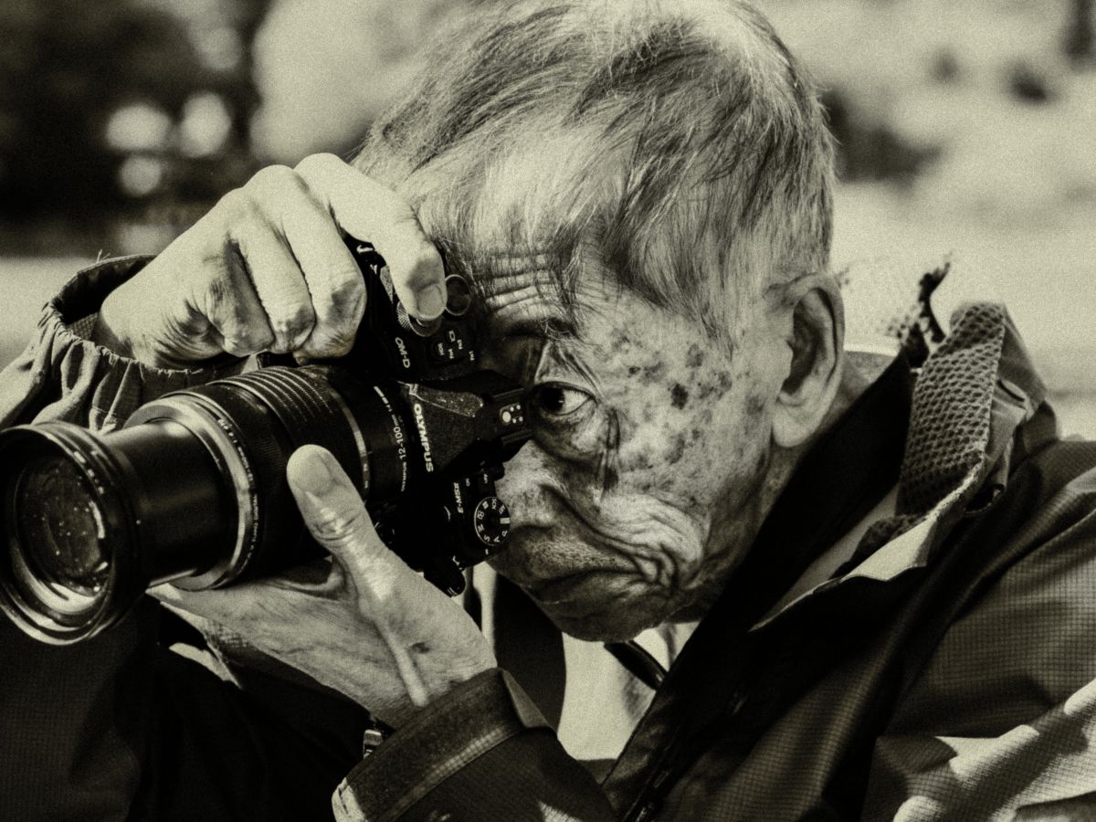 old cameraman | GANREF