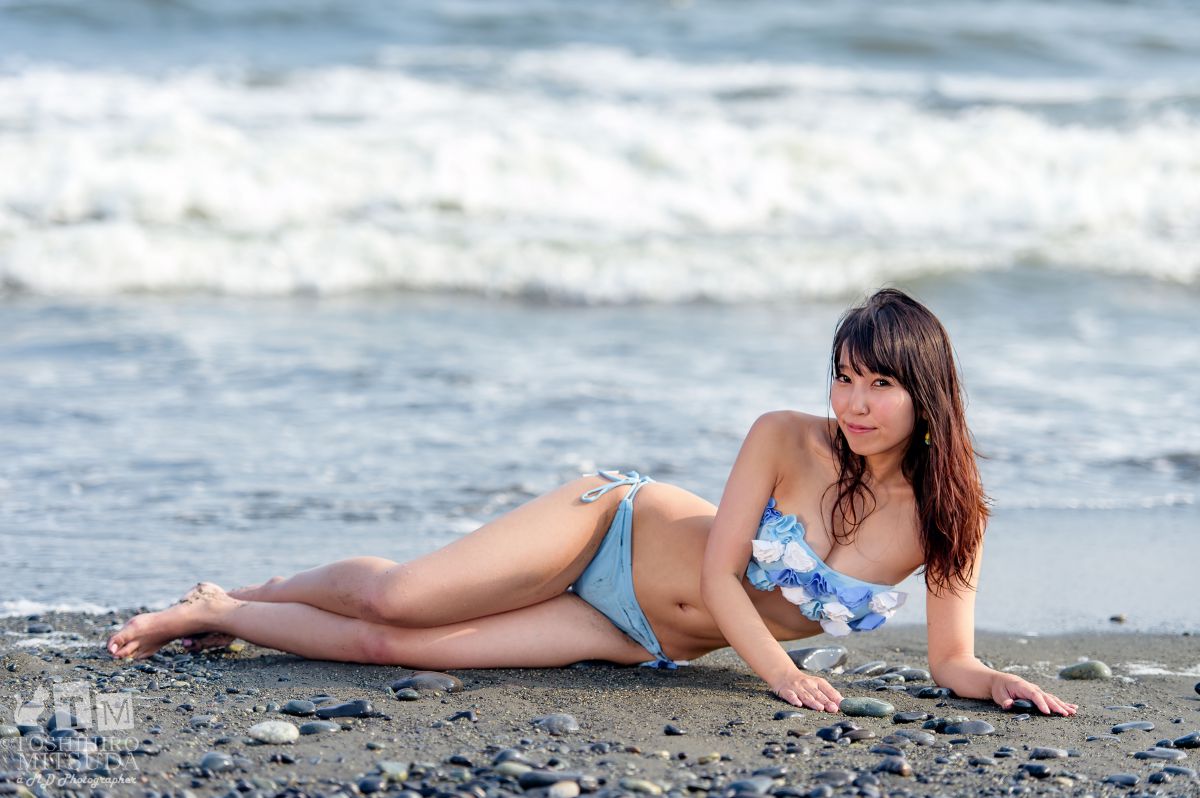 on the edge of the surf | GANREF