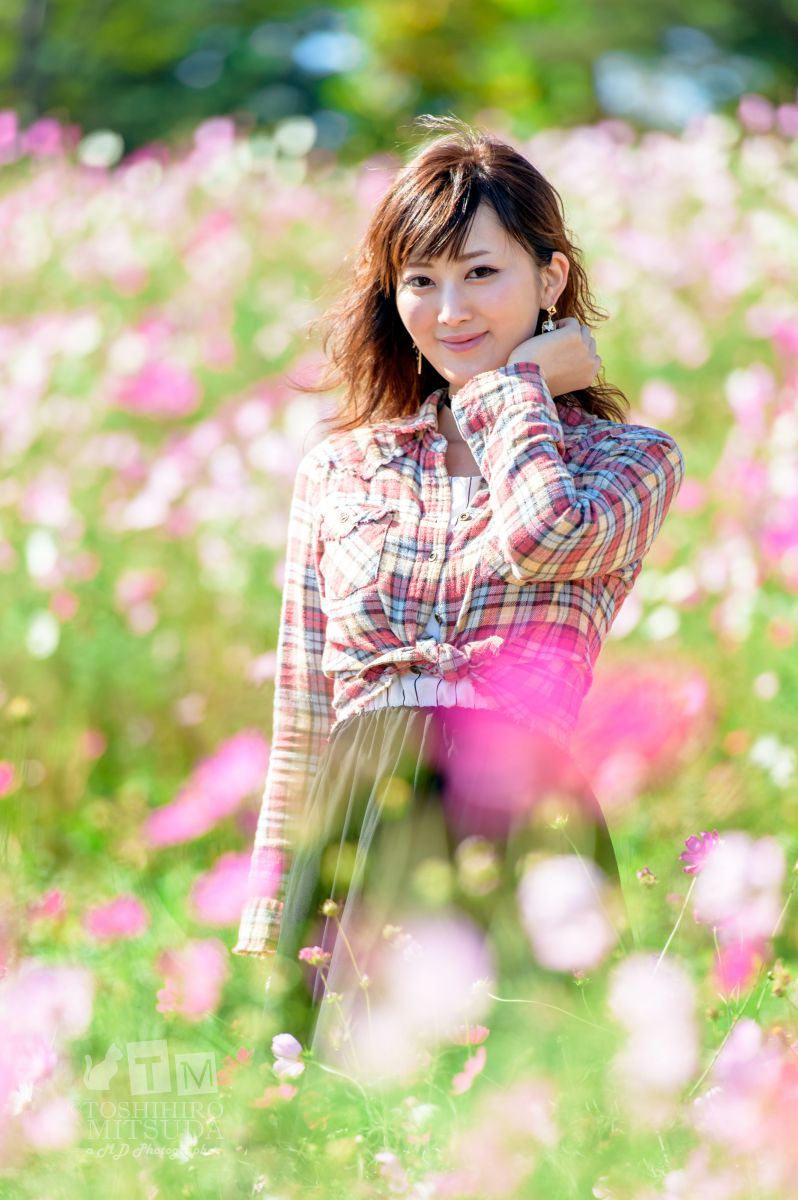 A lady on the cosmos field | GANREF