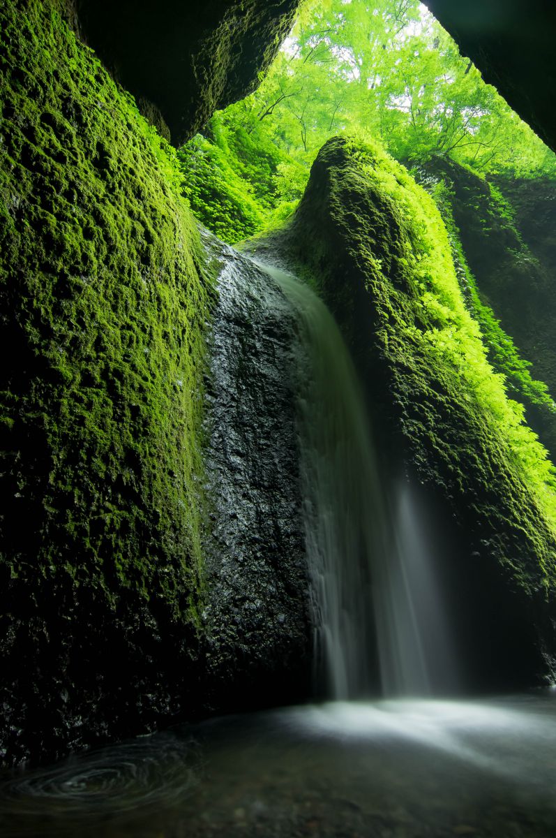 Green waterfall | GANREF