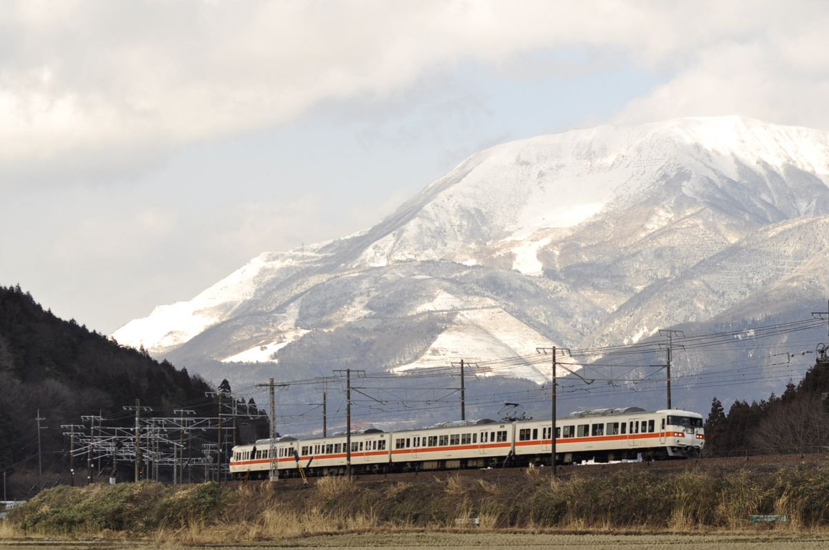 晴れない | GANREF