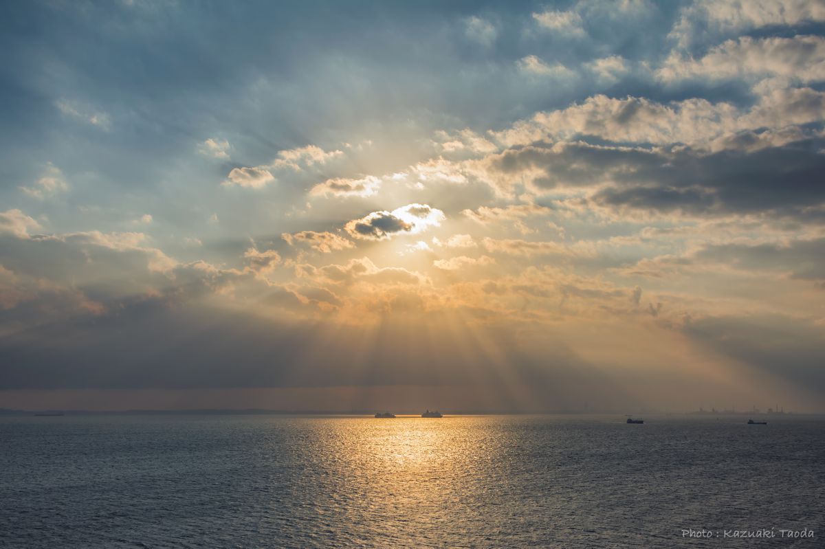 Crepuscular Rays | GANREF