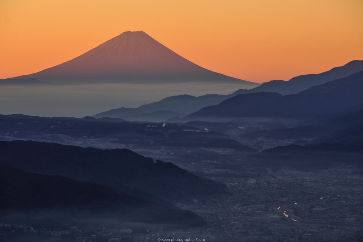 朝日に色づく富士 | GANREF