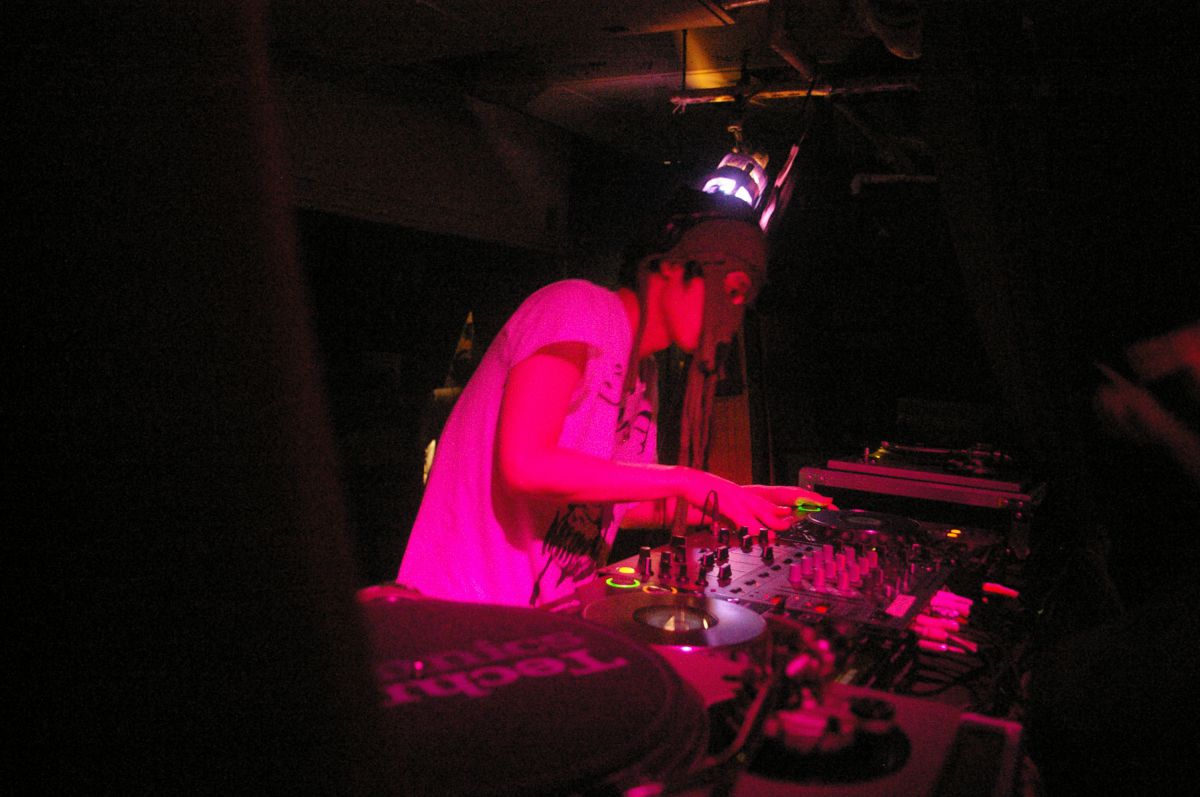 覆面のDJ | GANREF