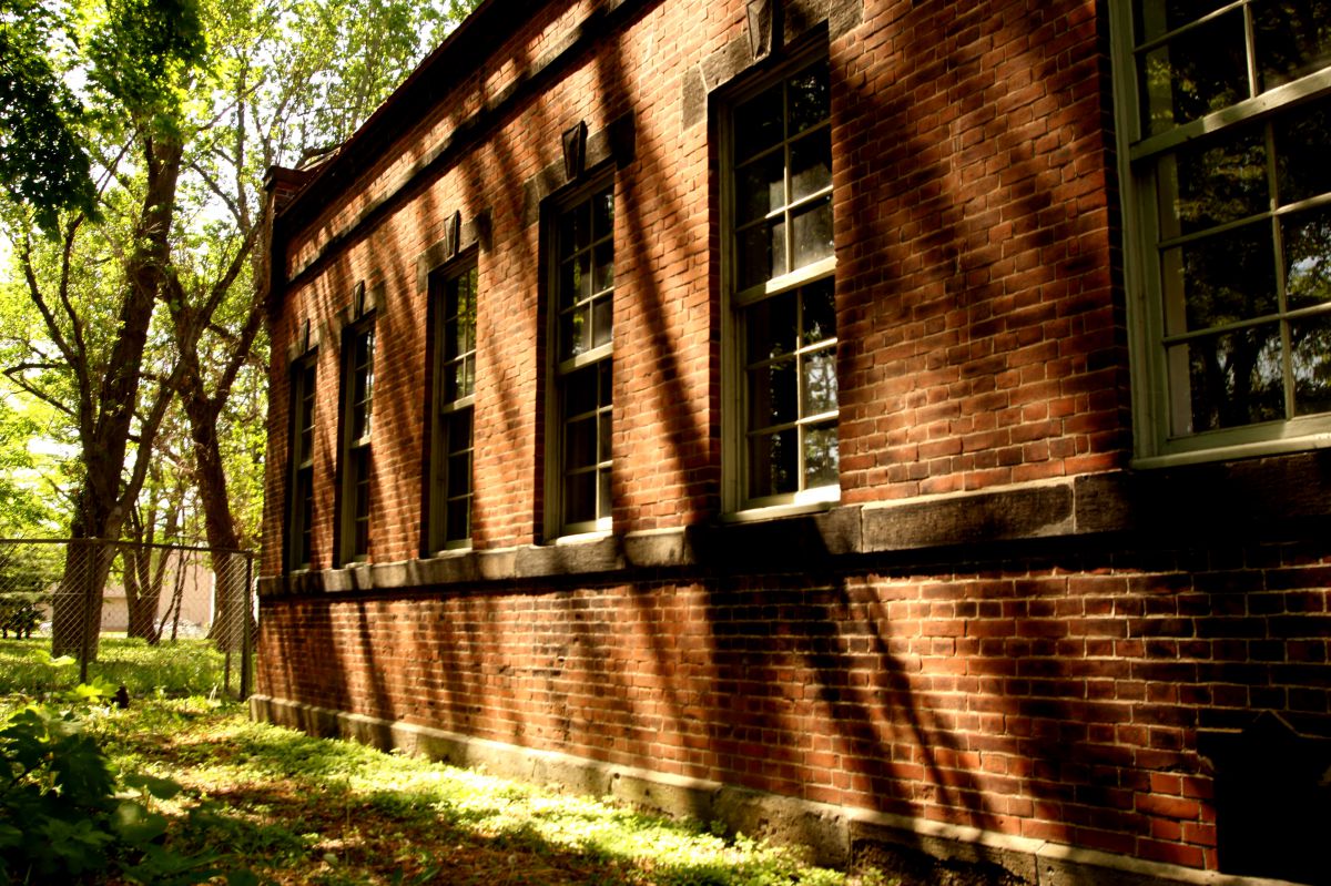 Sunlight & Brick | GANREF