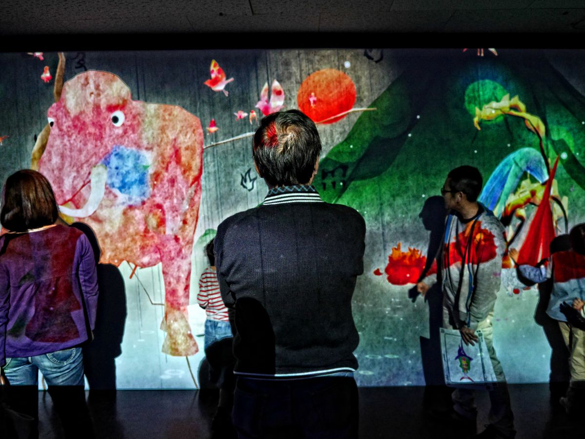 into the VR | GANREF