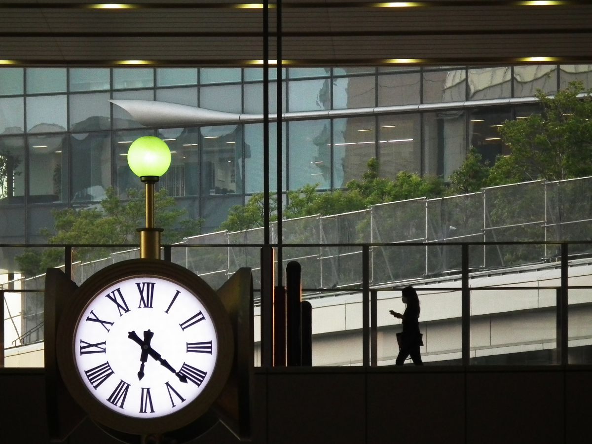 be not bound by time | GANREF