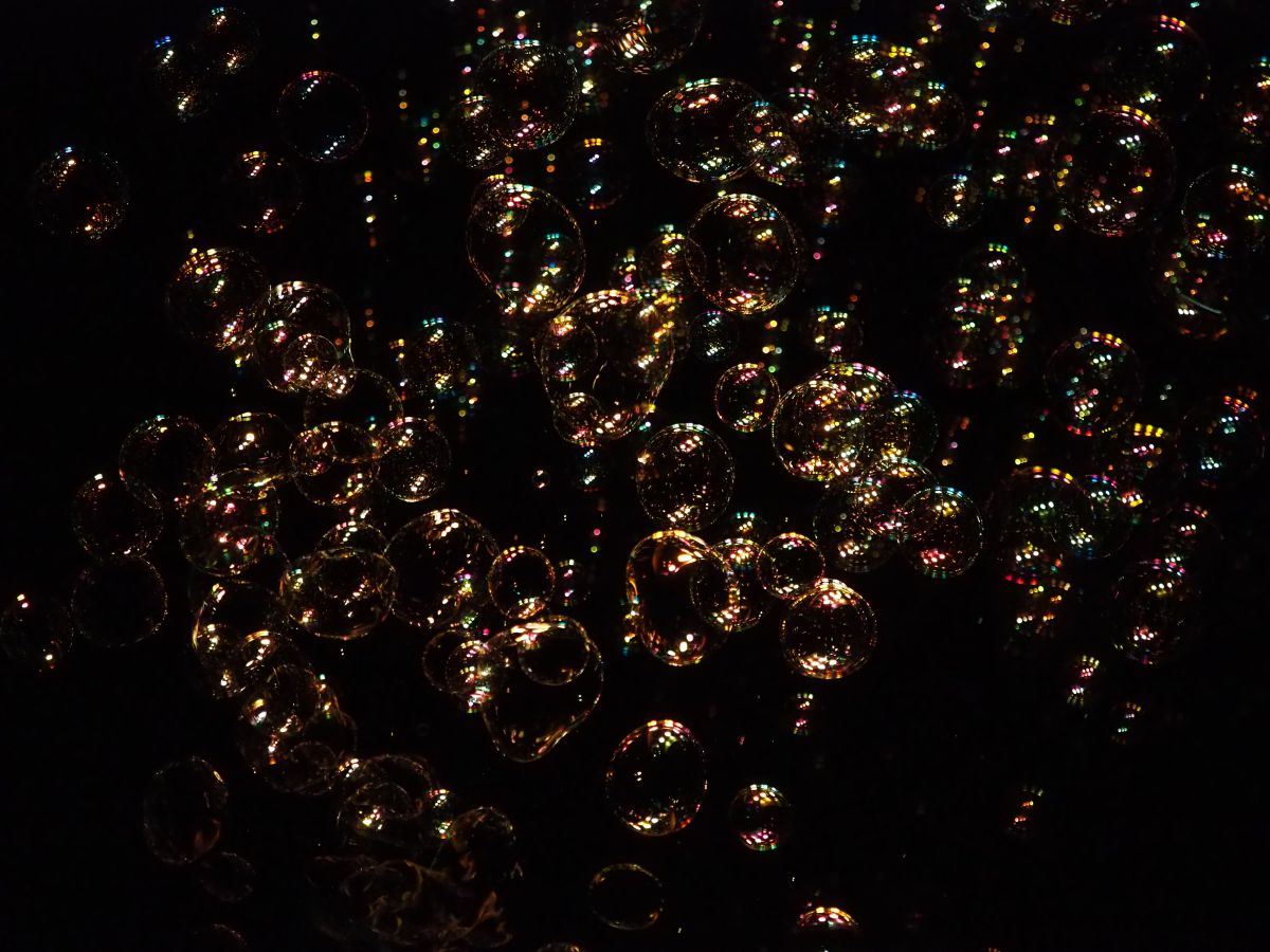 Night Soap-bubbles Show | GANREF