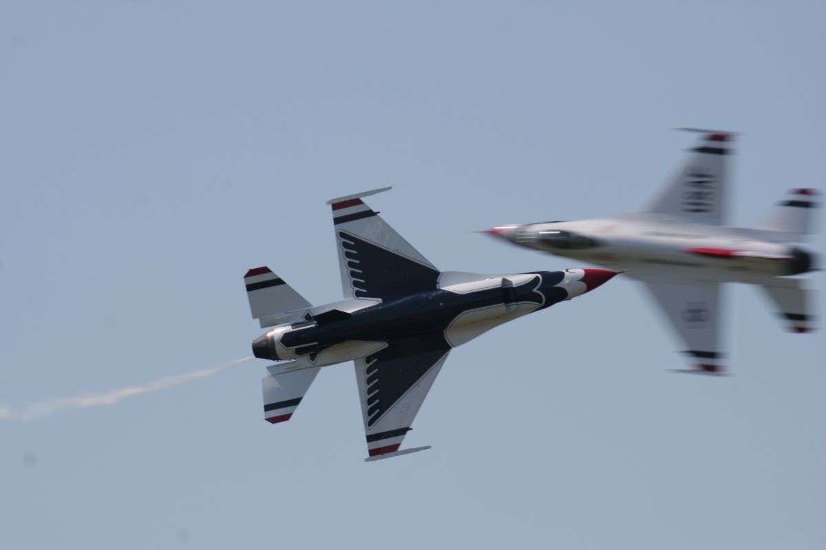 OPPOSING KNIFE EDGE | GANREF