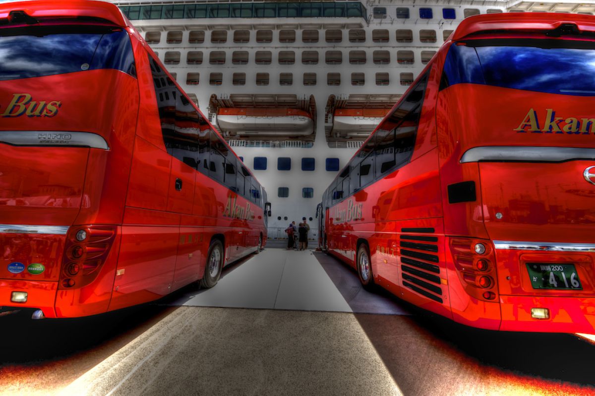 Luxury cruise ships and luxury buses | GANREF