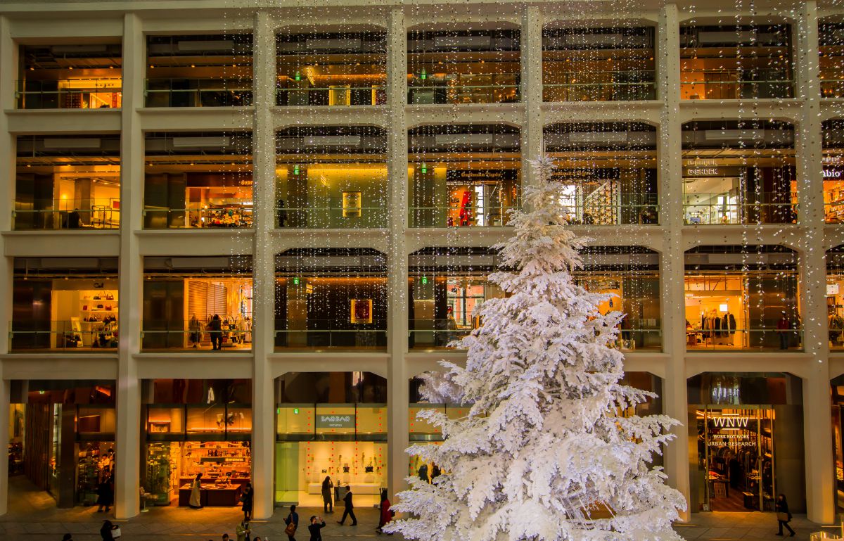 White and Orange Christmas | GANREF