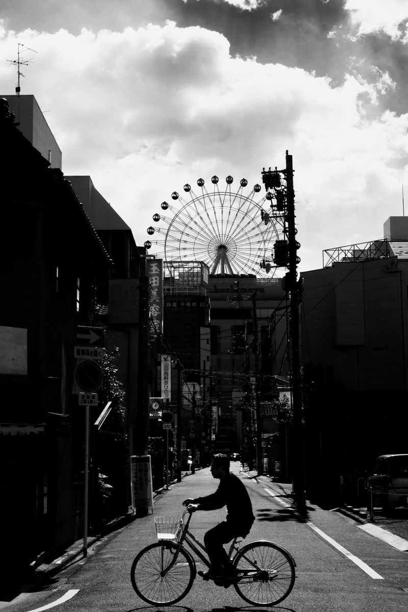 Watching the wheels | GANREF