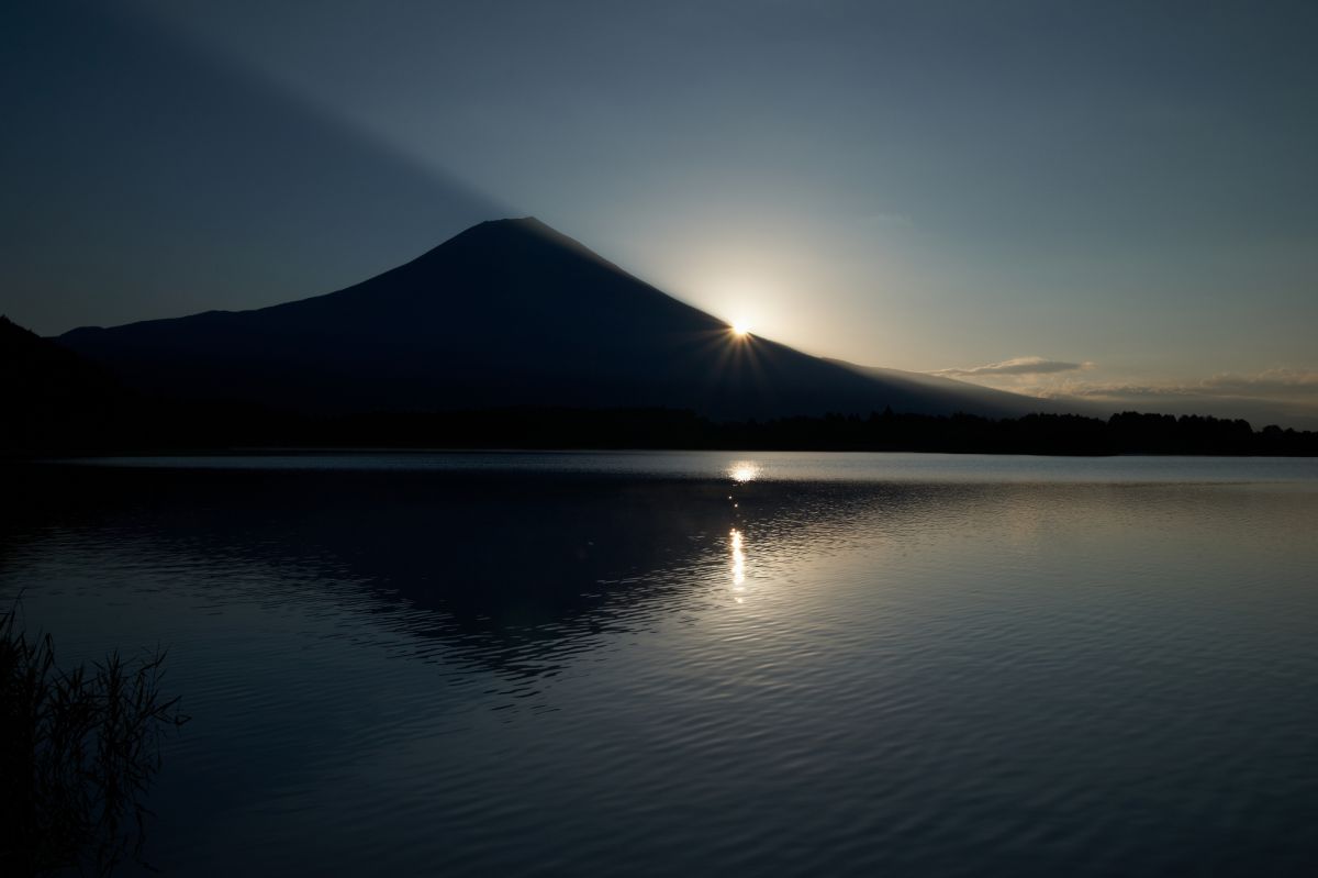 秋晴れの夜明け | GANREF