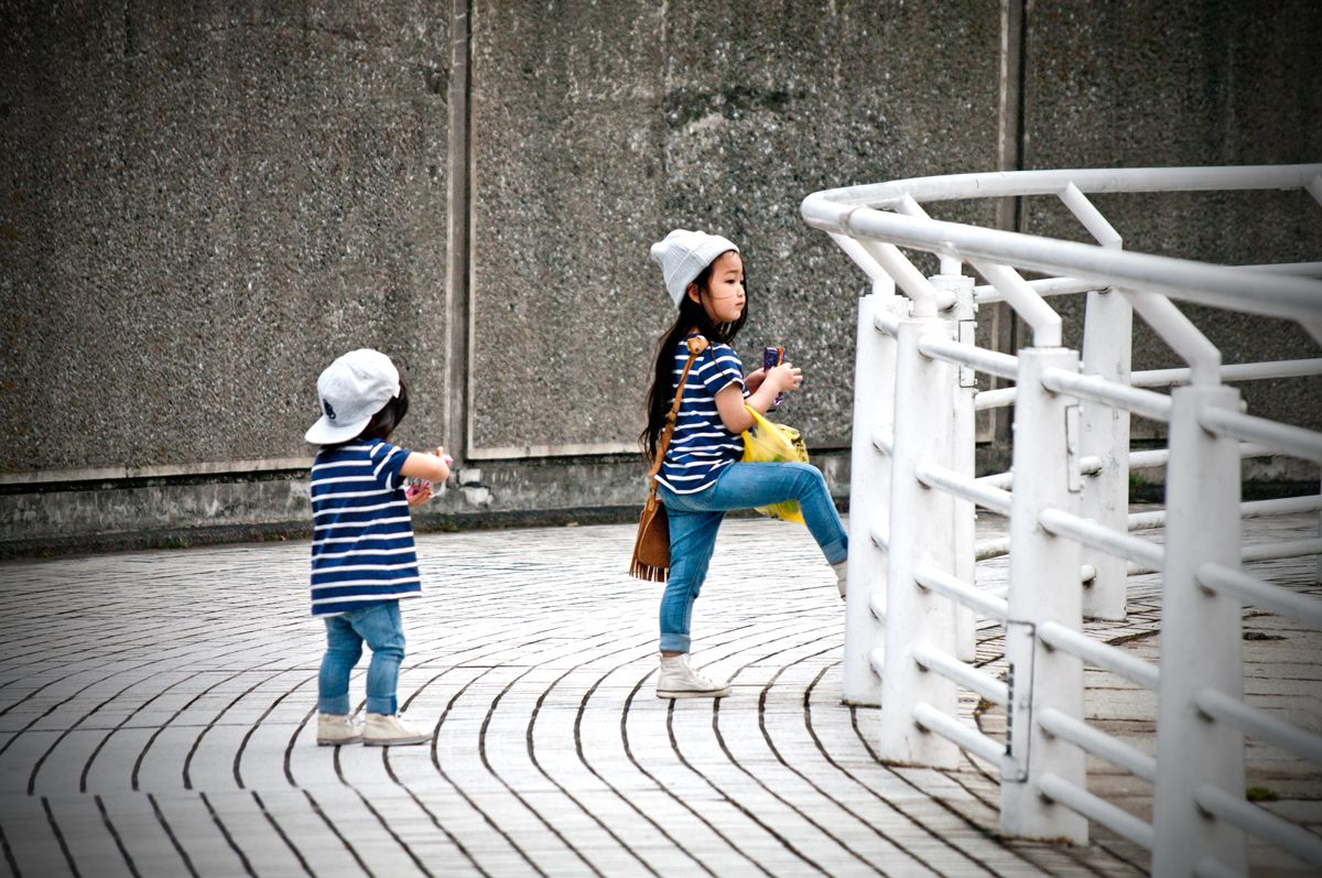 horizontal striped shirt. | GANREF