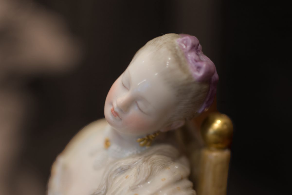 sleeping lady | GANREF