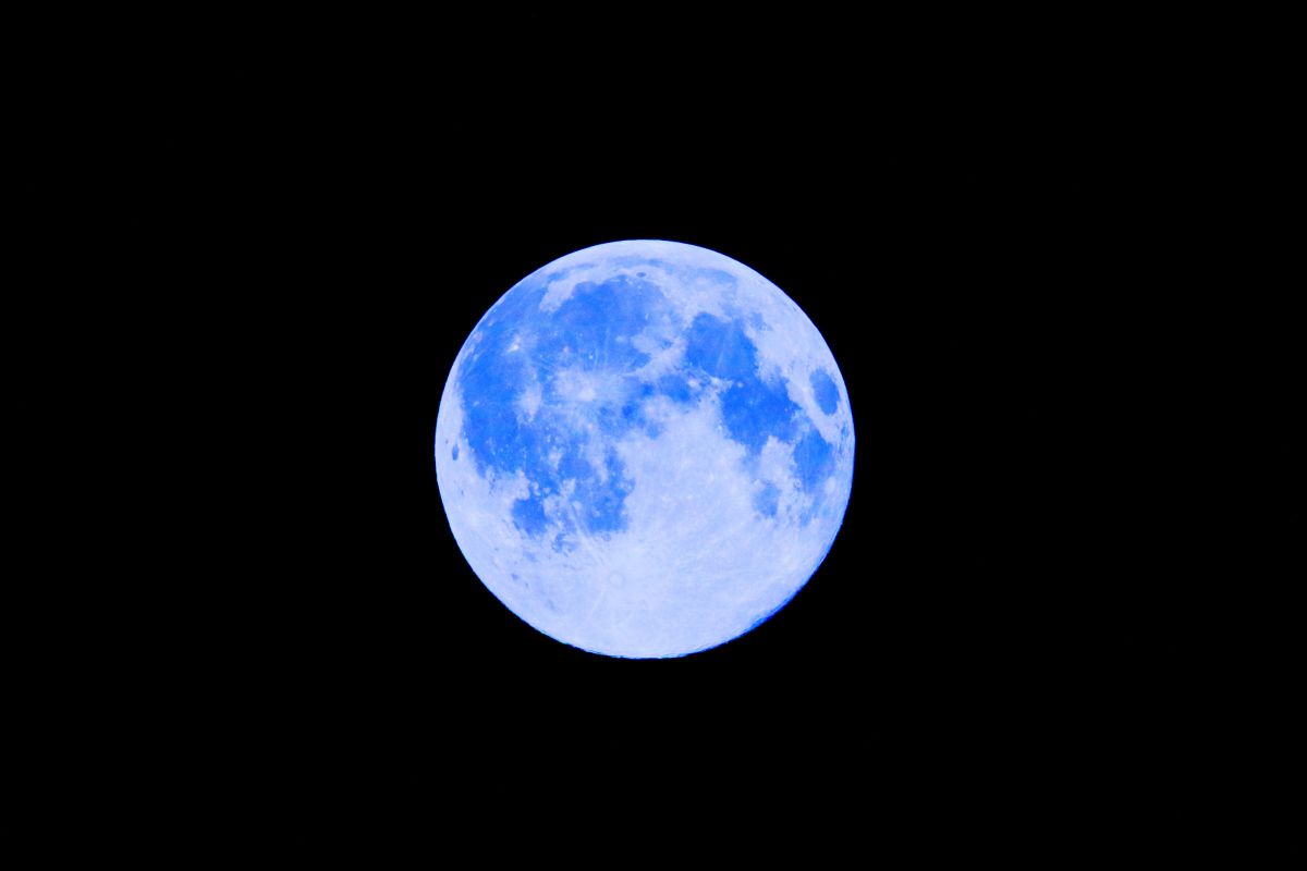 Blue Moon | GANREF