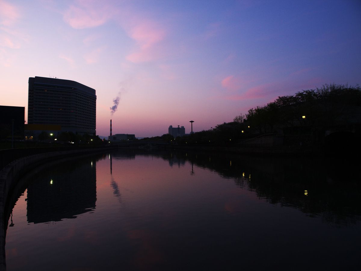 Symmetric dawn | GANREF