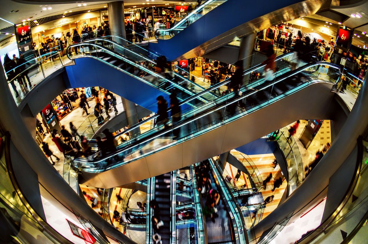 Escalator crossing | GANREF