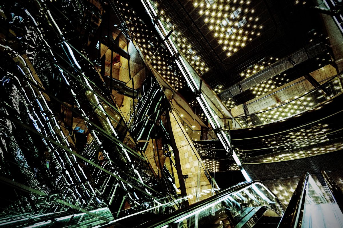 escalator world | GANREF