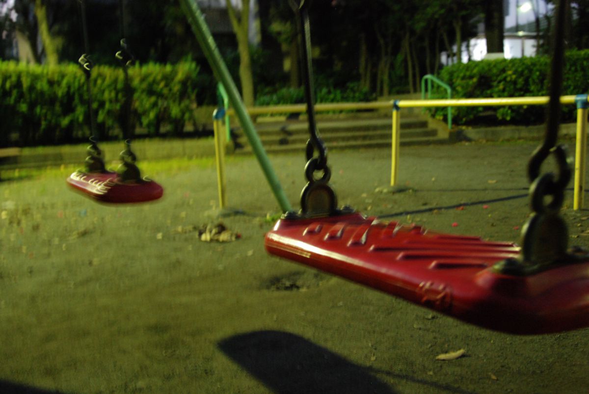 赤いブランコ | GANREF