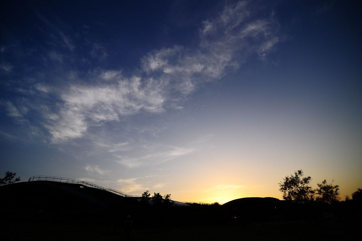 from Blue to Red 01. | GANREF