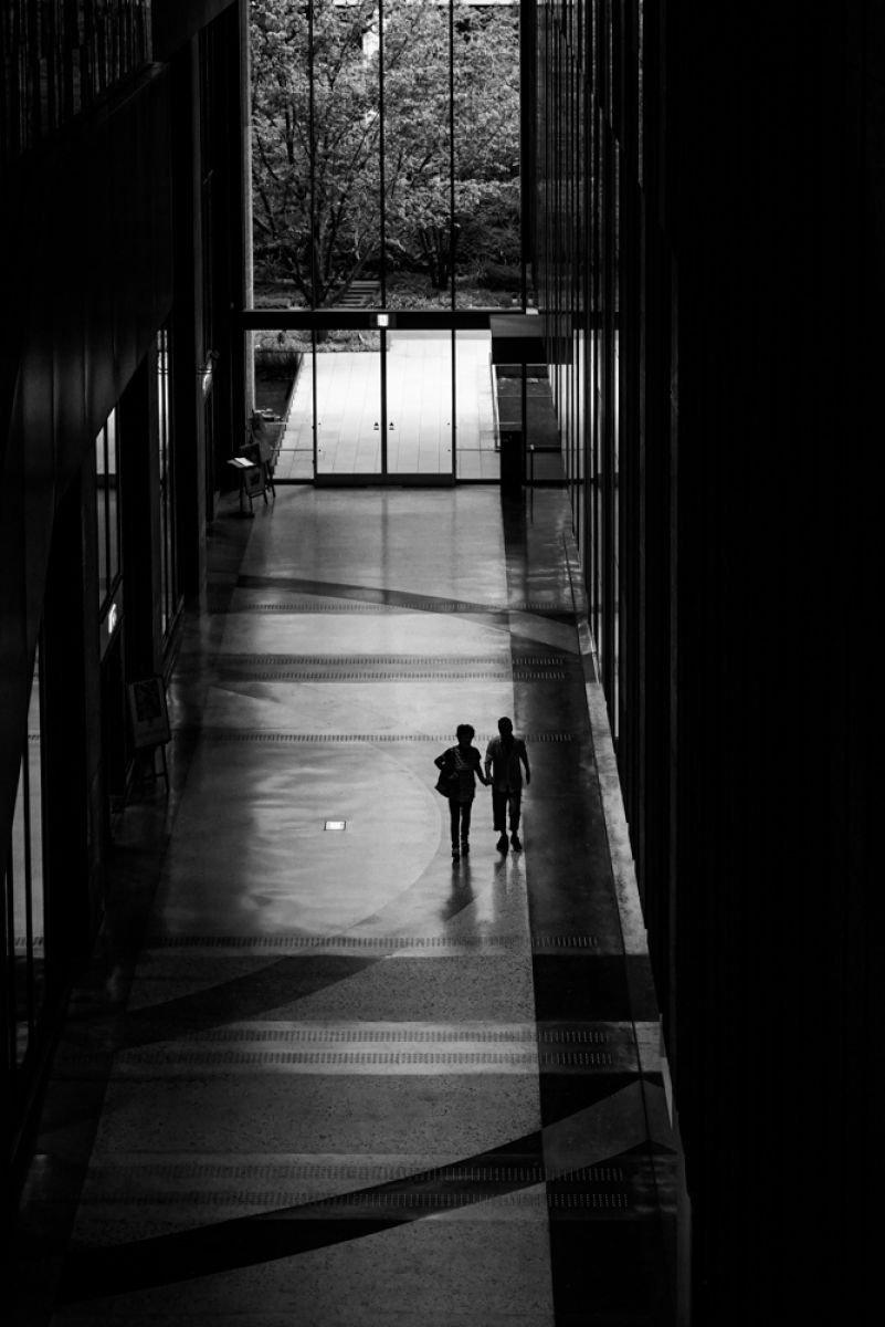 囁くように | GANREF