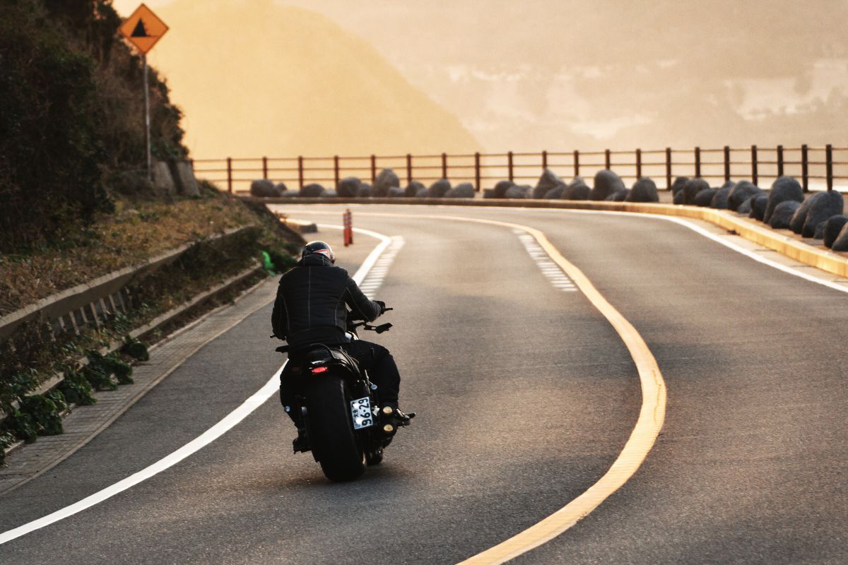 blind corner | GANREF