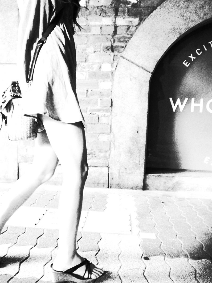 walking girl | GANREF