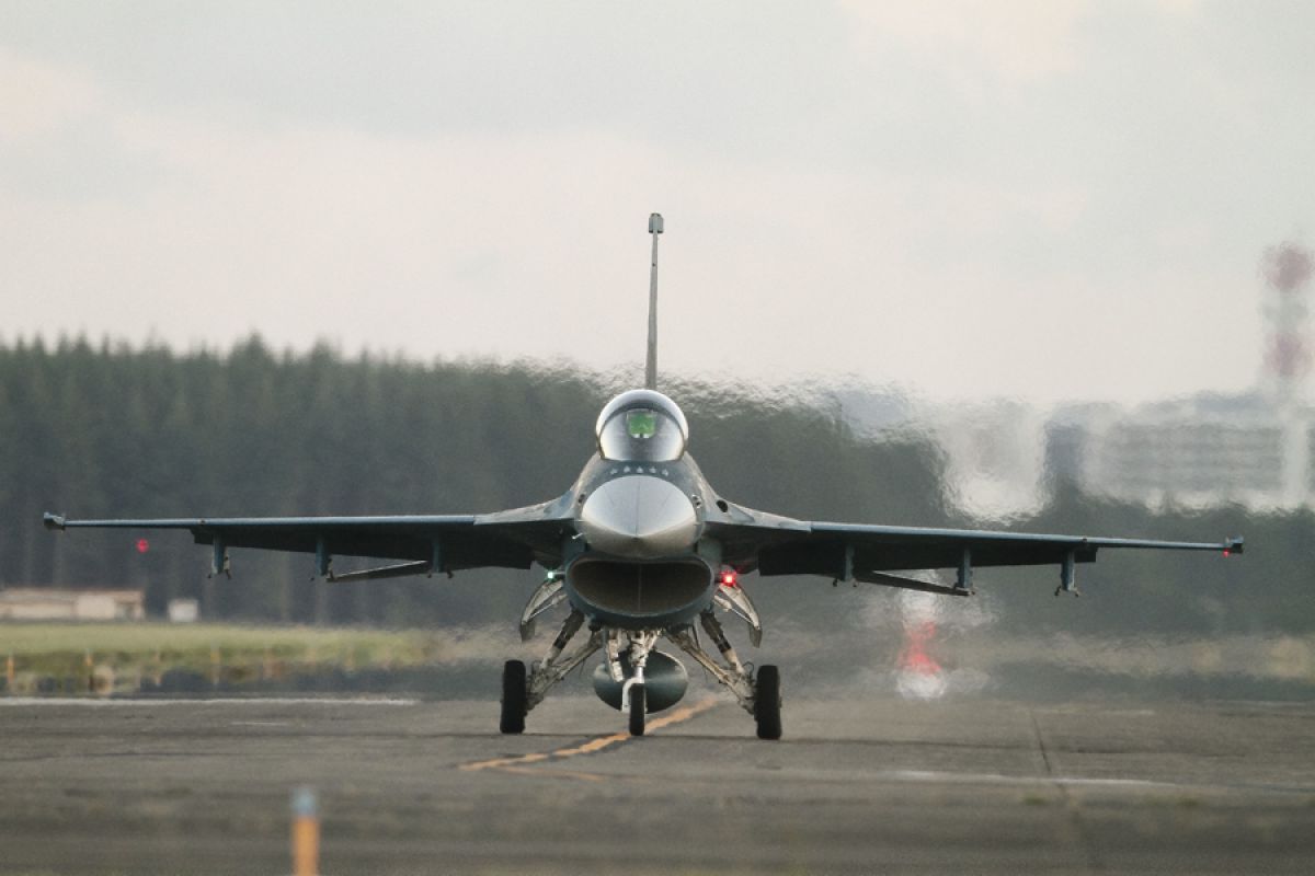 F-2 | GANREF